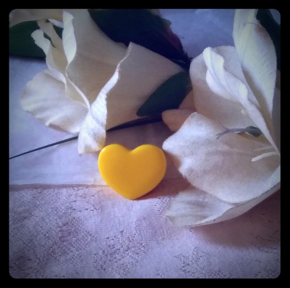 Vintage | Jewelry | Vintage Chunky Heartshaped Lucite Ring | Poshmark